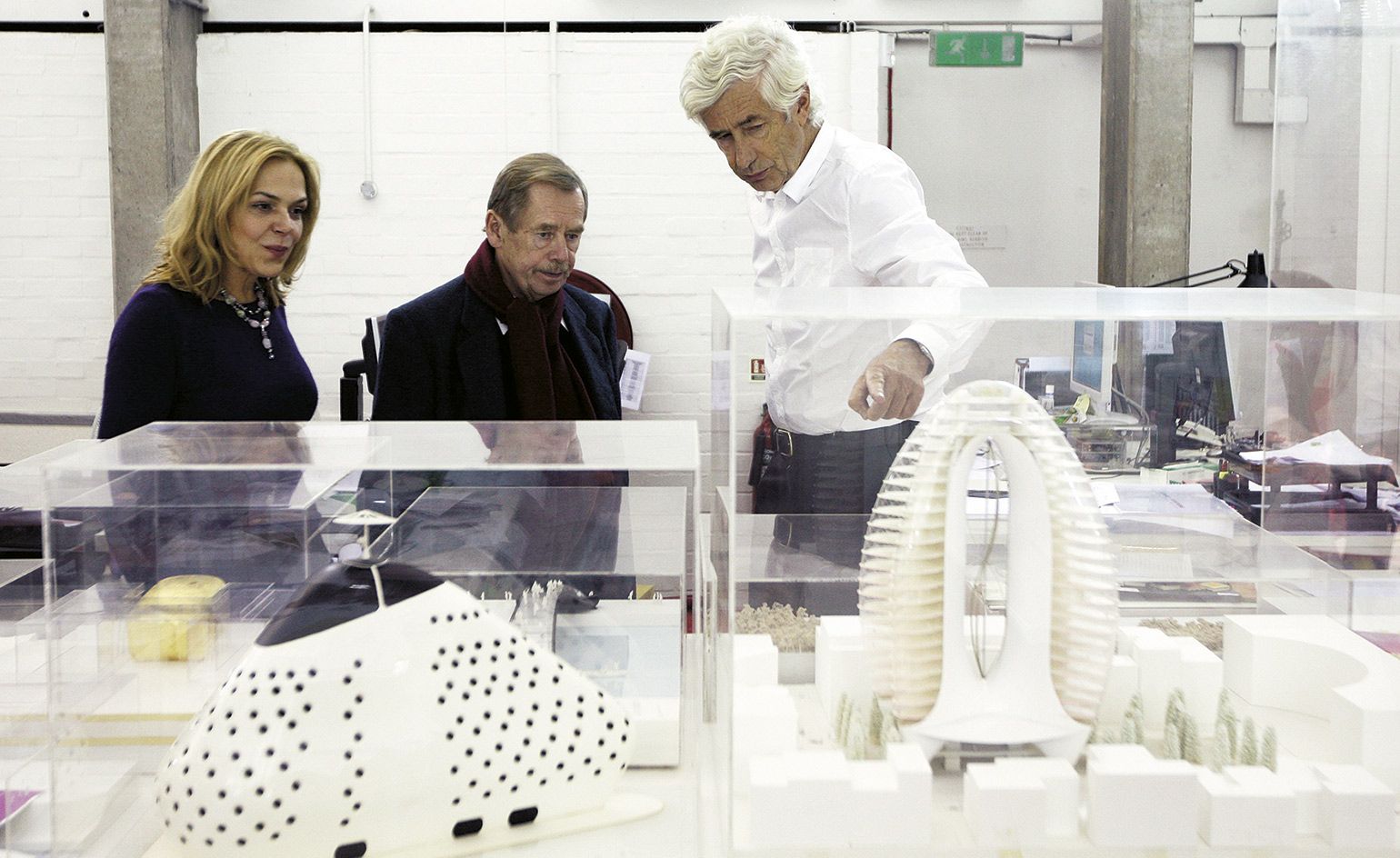 To infinity: commemorating the late Jan Kaplicky's 80th birthday ...