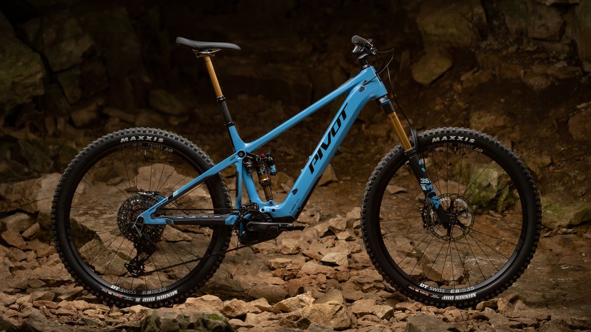 Pivot teams up with Bosch to power their new sleeker Shuttle AM e-MTB ...