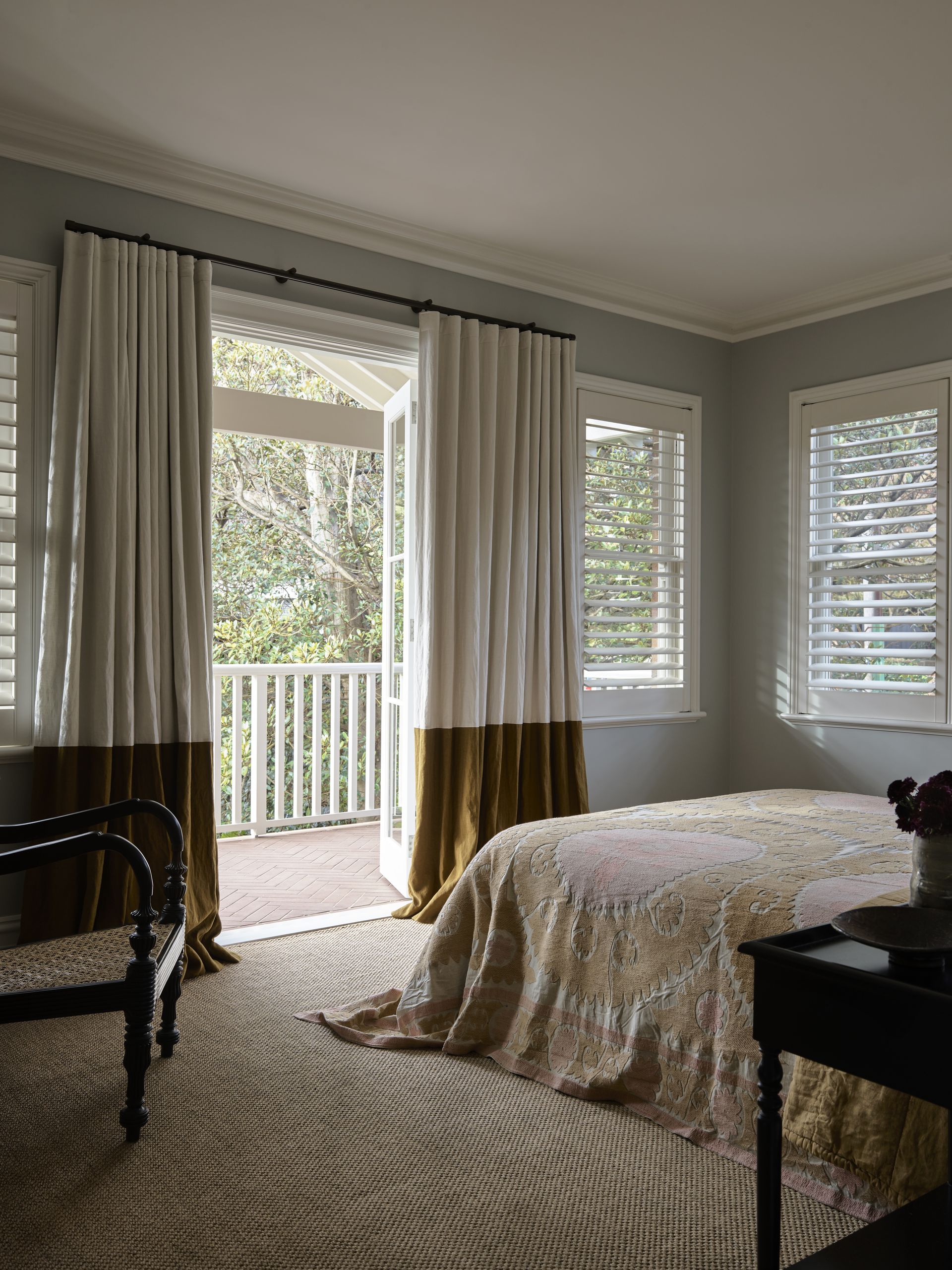 This Two-Tone Curtain Trick Does More Than Just Look Good | Livingetc