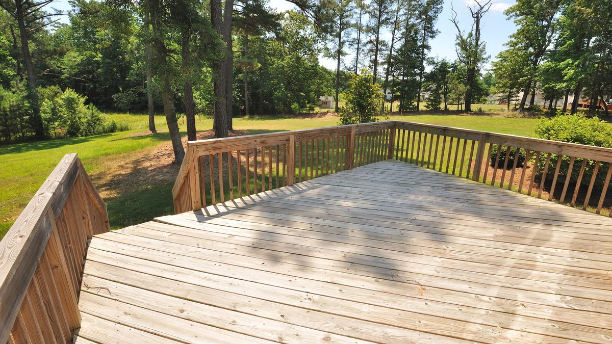 Raised decking ideas to take your garden to the next level | Homebuilding