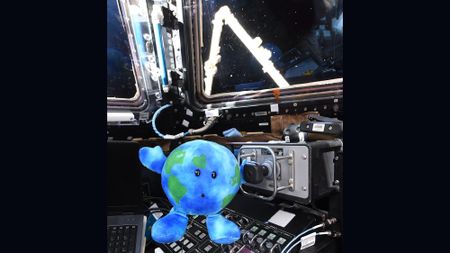 In Photos: Space Station Astronauts Bond with Little Earth 'Celestial ...