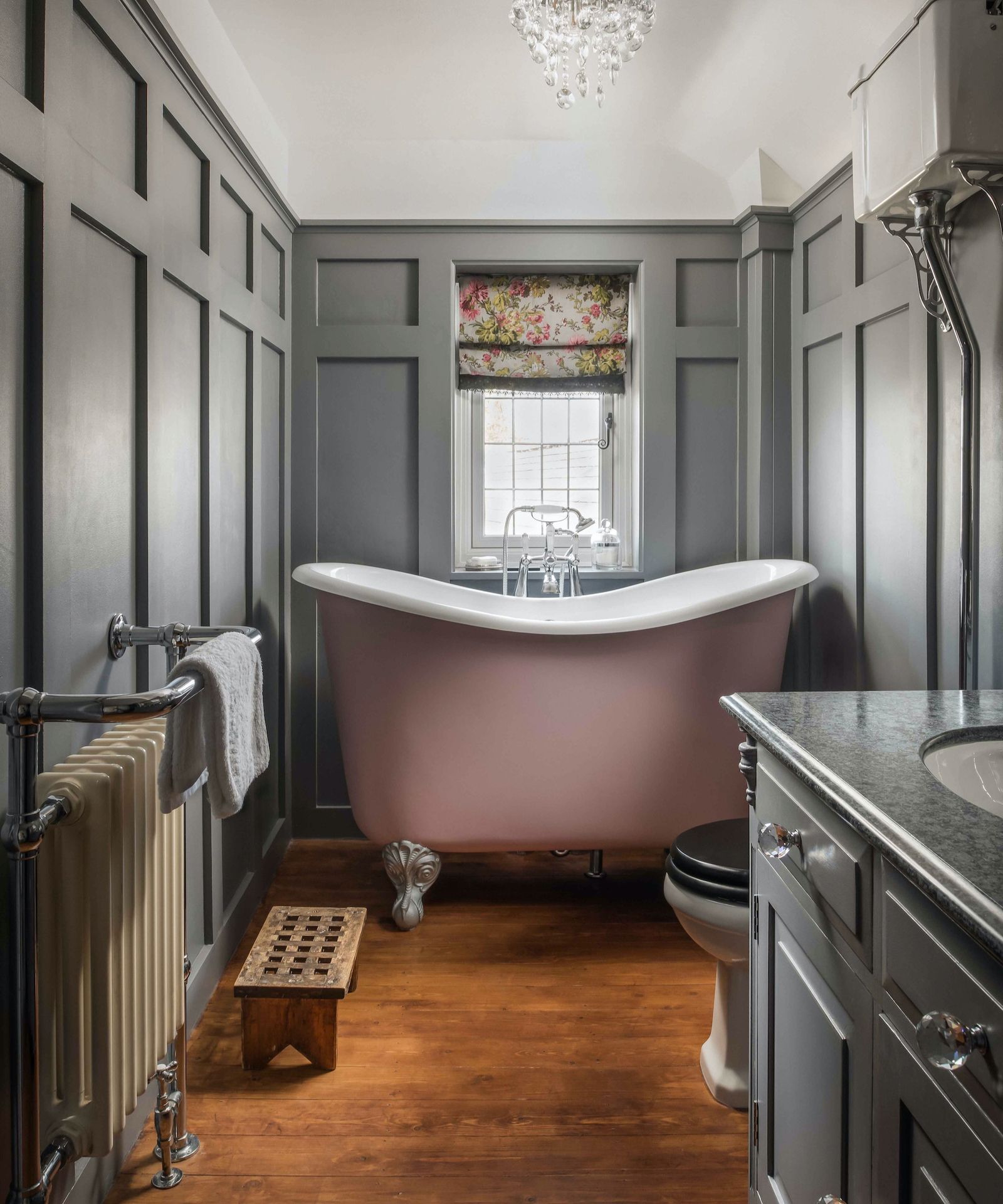 Awkward bathroom shapes: 7 expert solutions for odd layouts | Homes and ...