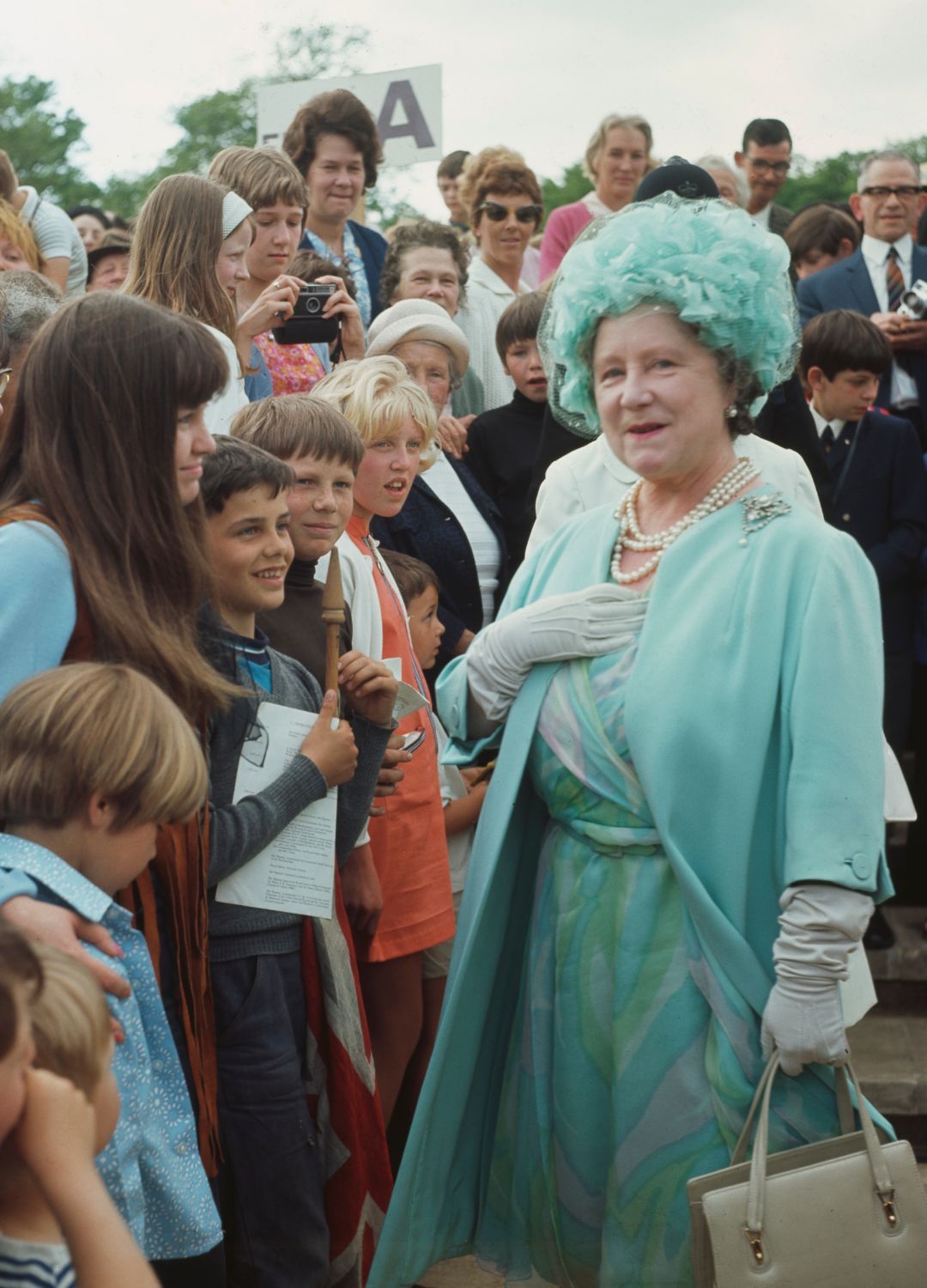 32 interesting facts about the Queen Mother and her long life | Woman ...