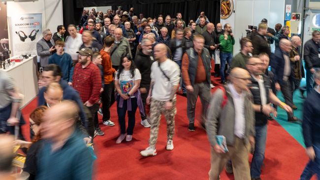 This holographic camera turns any window into an invisible camera ...