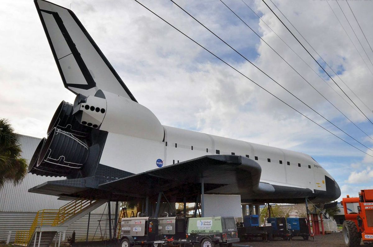 Mock NASA Space Shuttle 'Inspiration' Moving for River Tour | Space