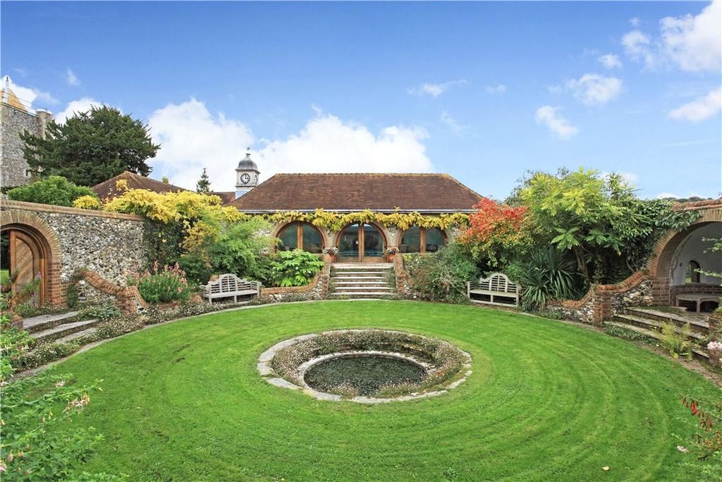 ‘The oldest house in England’, once lived in by William the Conqueror’s ...