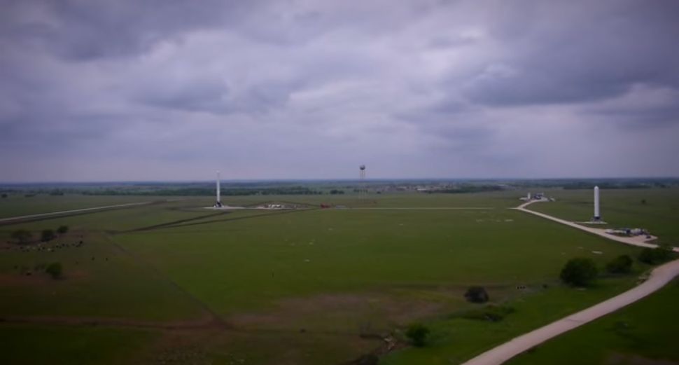 Photos: SpaceX's Amazing Falcon 9 Reusable Rocket Prototype in Pictures ...