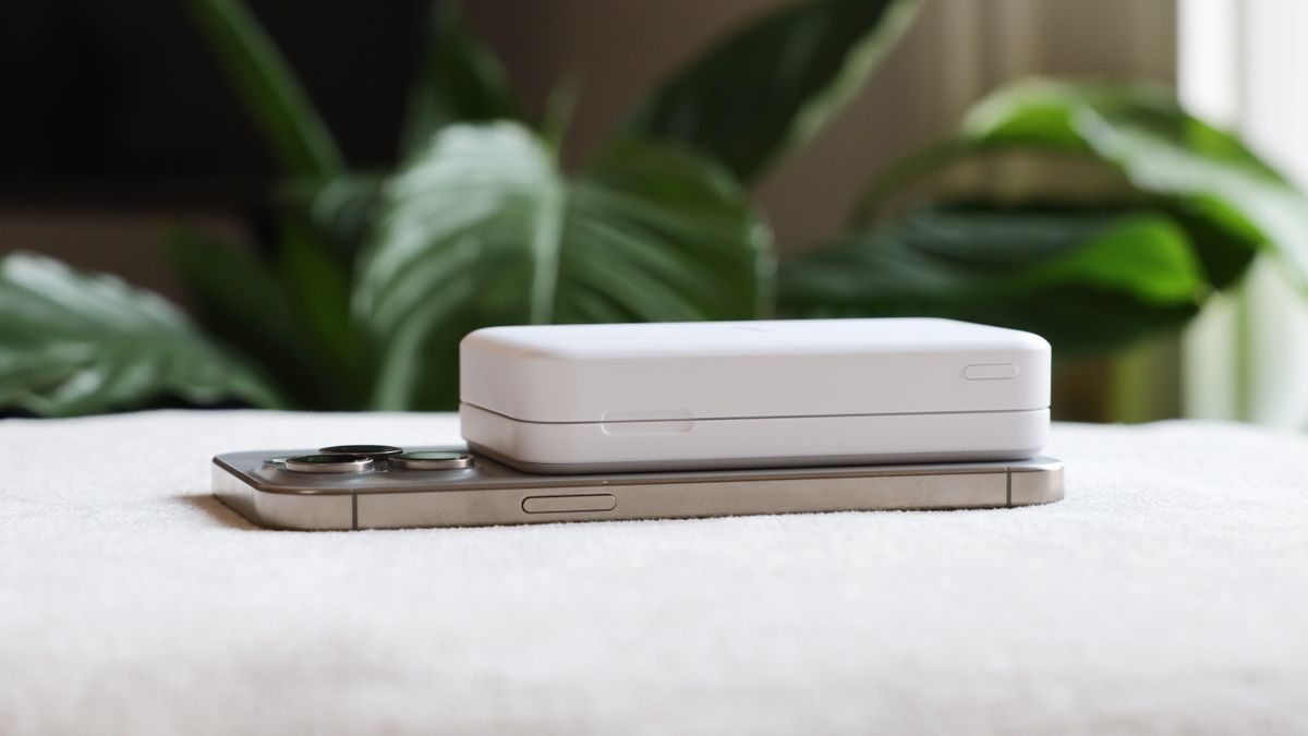 Anker MagGo Power Bank (6.6K) review: a flipping weird power bank ...