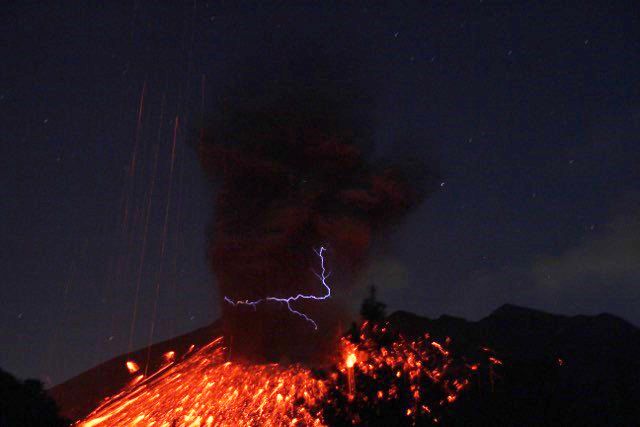 What Causes Eerie Volcanic Lightning? | Live Science