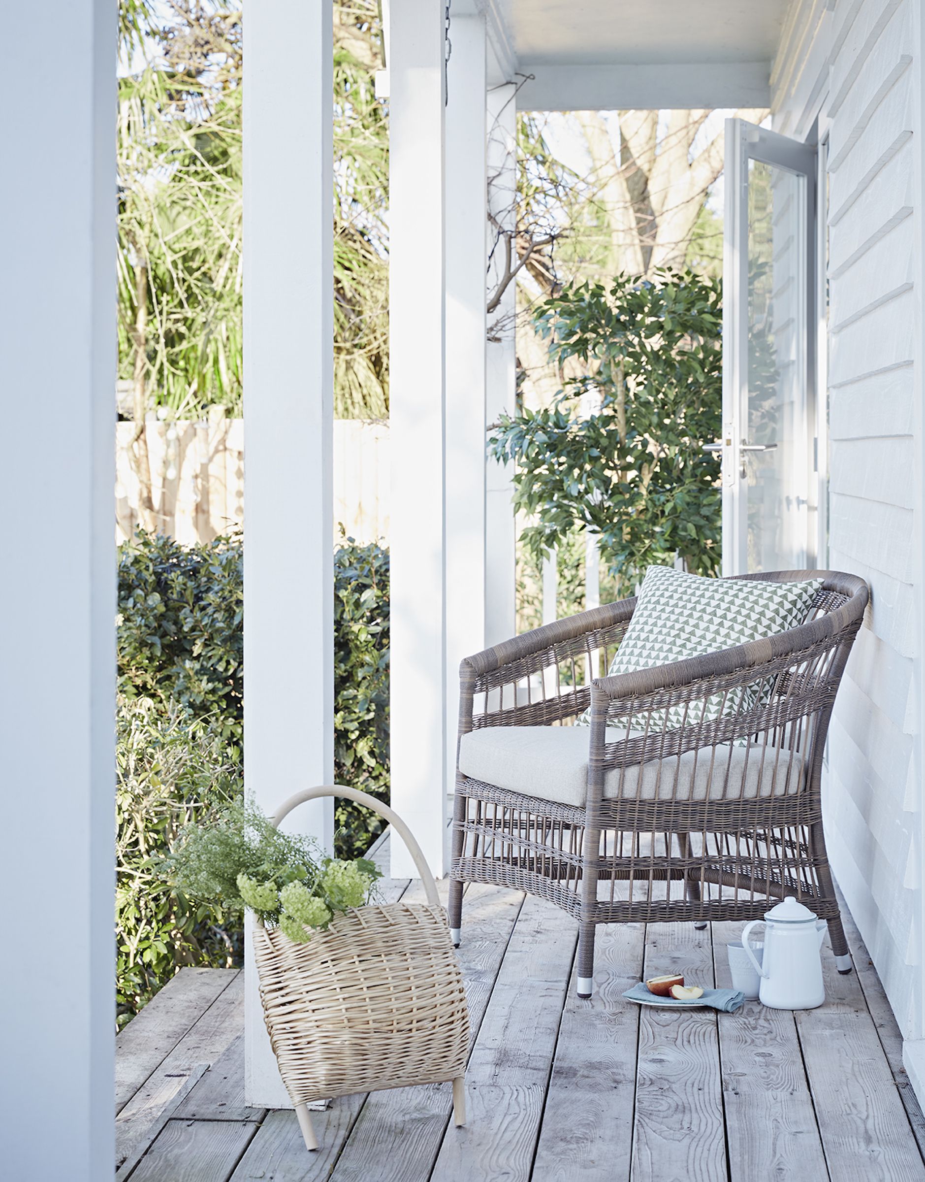 Front porch cleaning tips - how to clean a front porch | Homes and Gardens