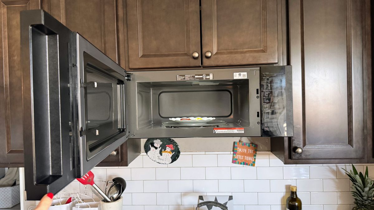 LG MVEF1337F 1.3 Cu. Ft. Over-The-Range Microwave review | Top Ten Reviews