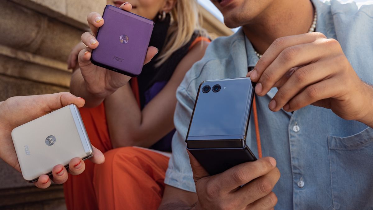 Motorola Razr 2023 arrives this month for $699 — the cheapest foldable ...