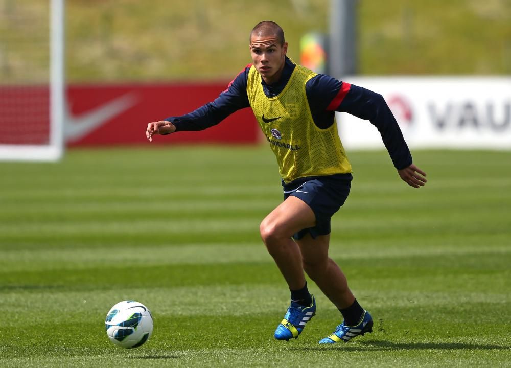 Rodwell signs five-year deal with Sunderland | FourFourTwo