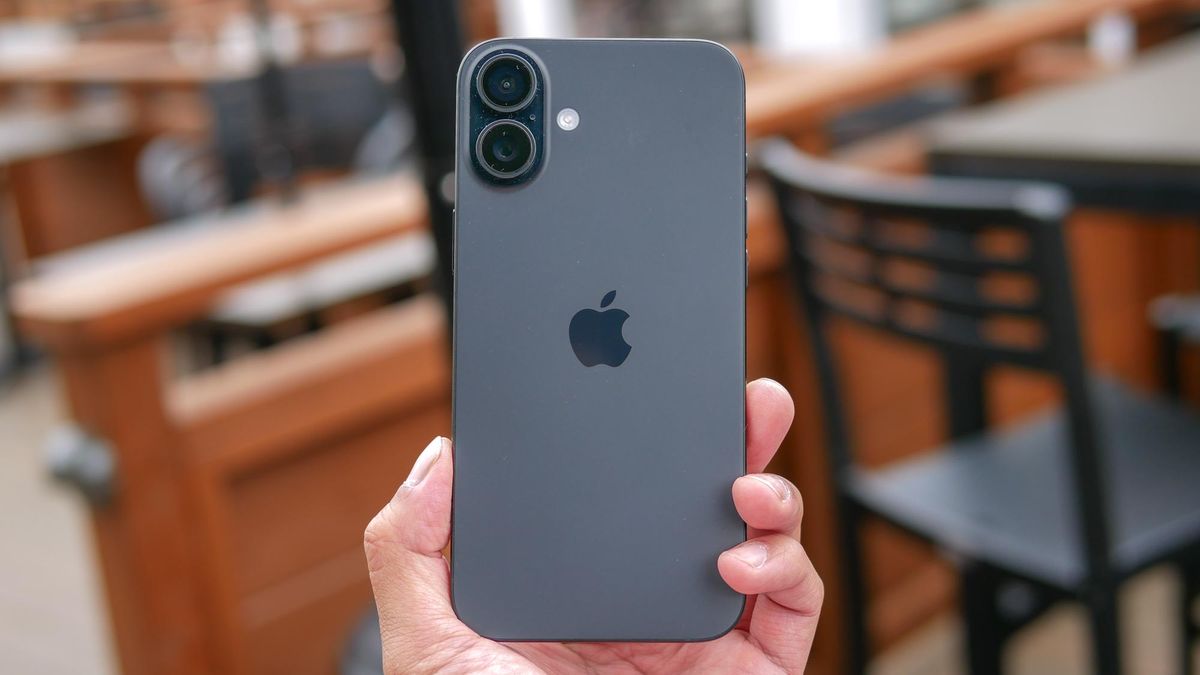 Apple iPhone 16 Plus review: Not as big as the Max, not as pricey ...