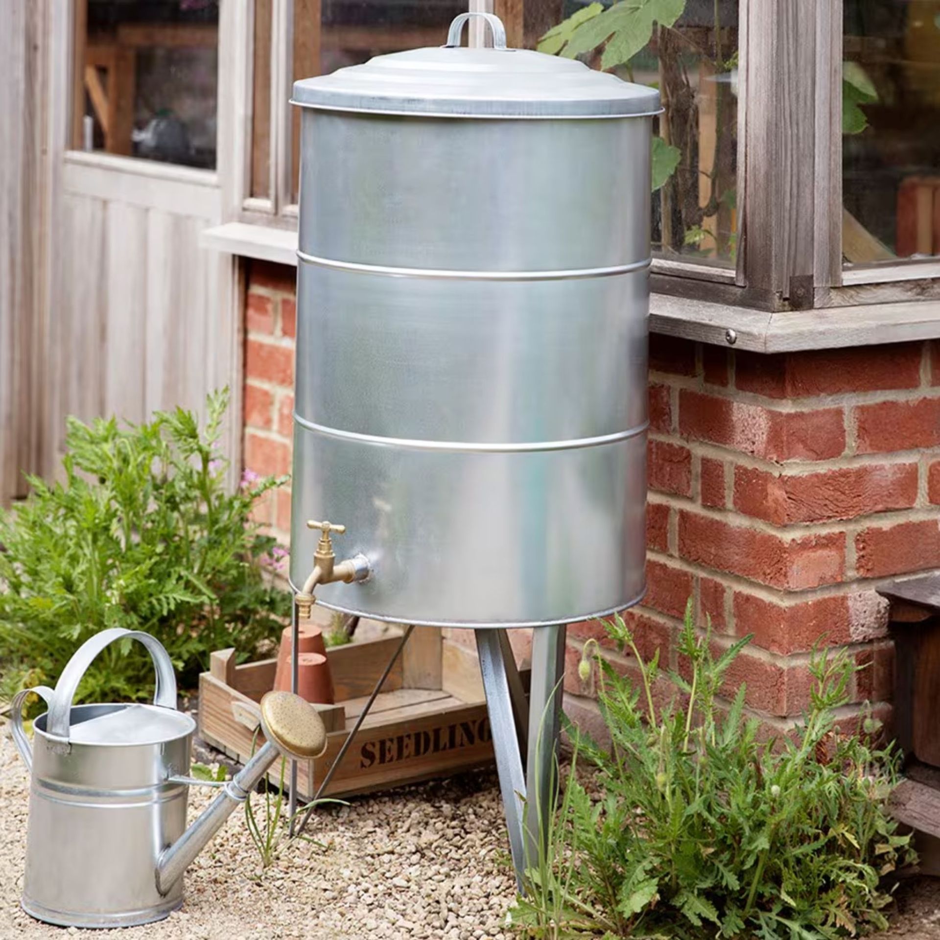 How to make a cheap water butt look more attractive, according to ...
