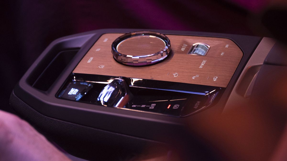 BMW's new car AI has a 'face' that expresses emotions in 'human-like ...