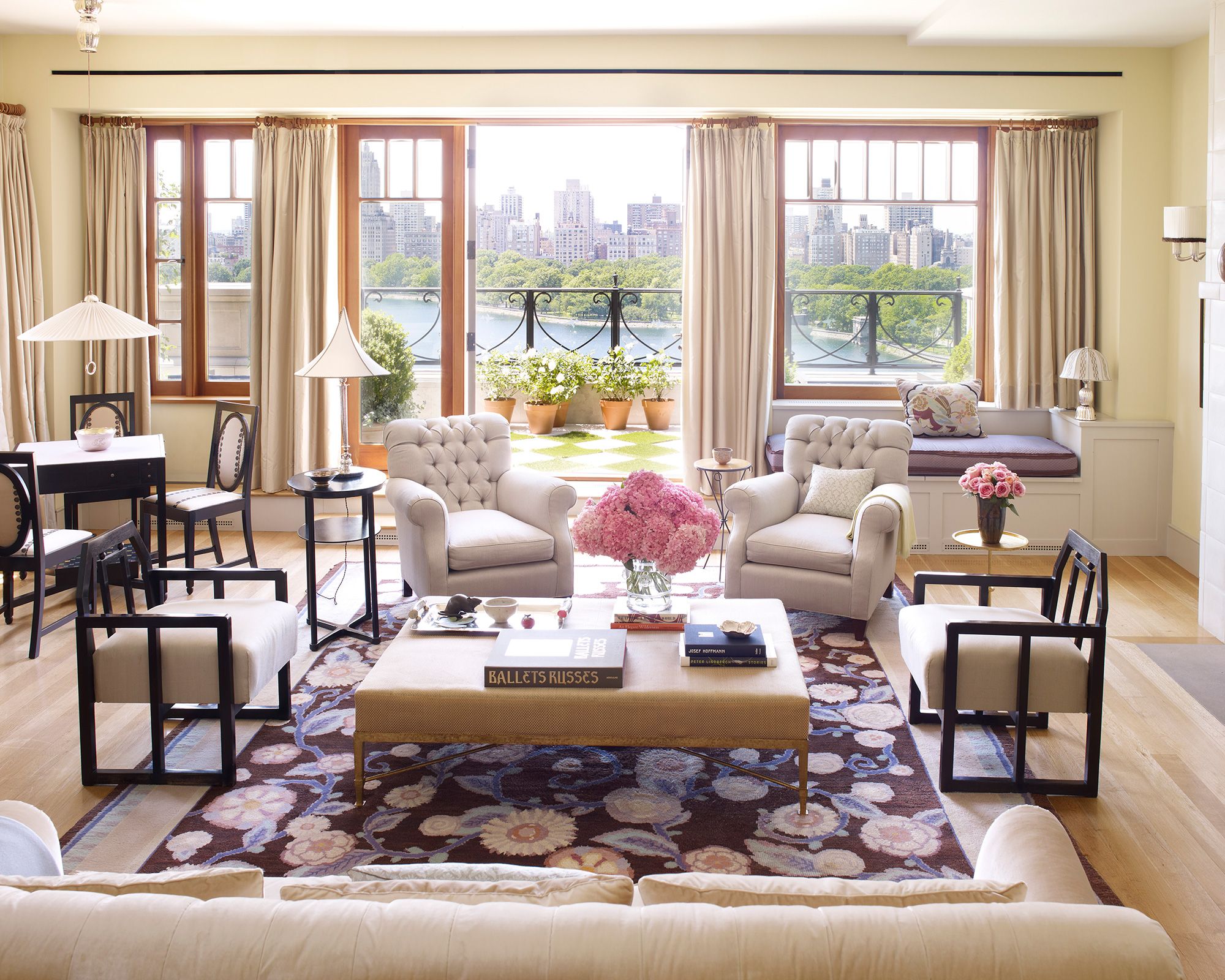 Bette Midler house: tour her Upper East Side apartment | Homes and Gardens