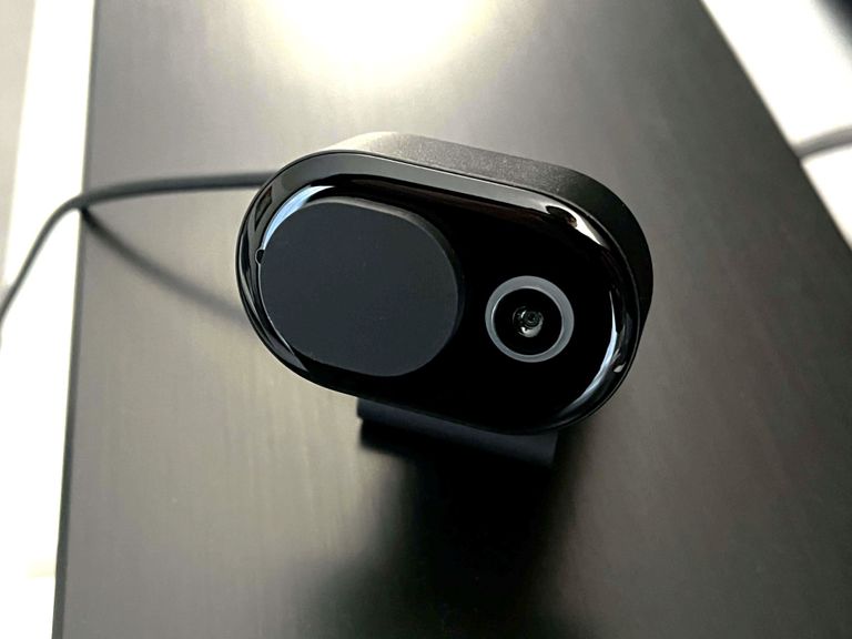 Microsoft Modern Webcam review: This $55 webcam makes you look good ...