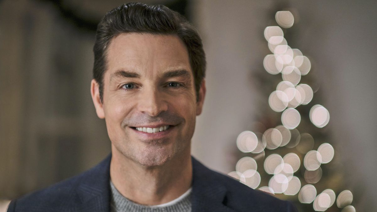 5 Hallmark Stars Who Left For GAF, And 9 Who Are Definitely Staying ...