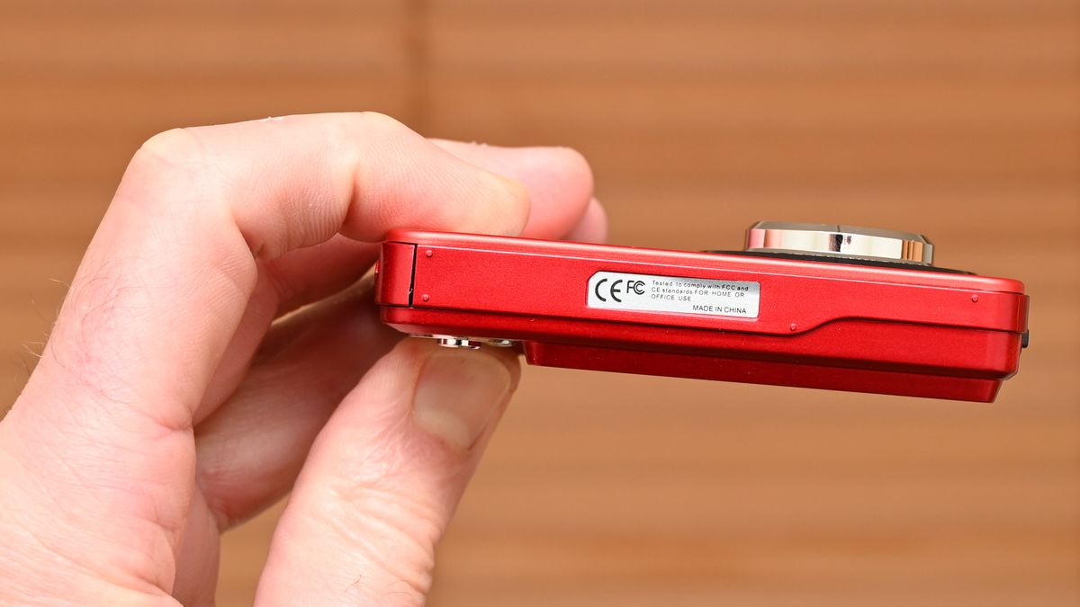 Andoer Digital Camera 18MP review: definitely cheap, but is it cheerful ...