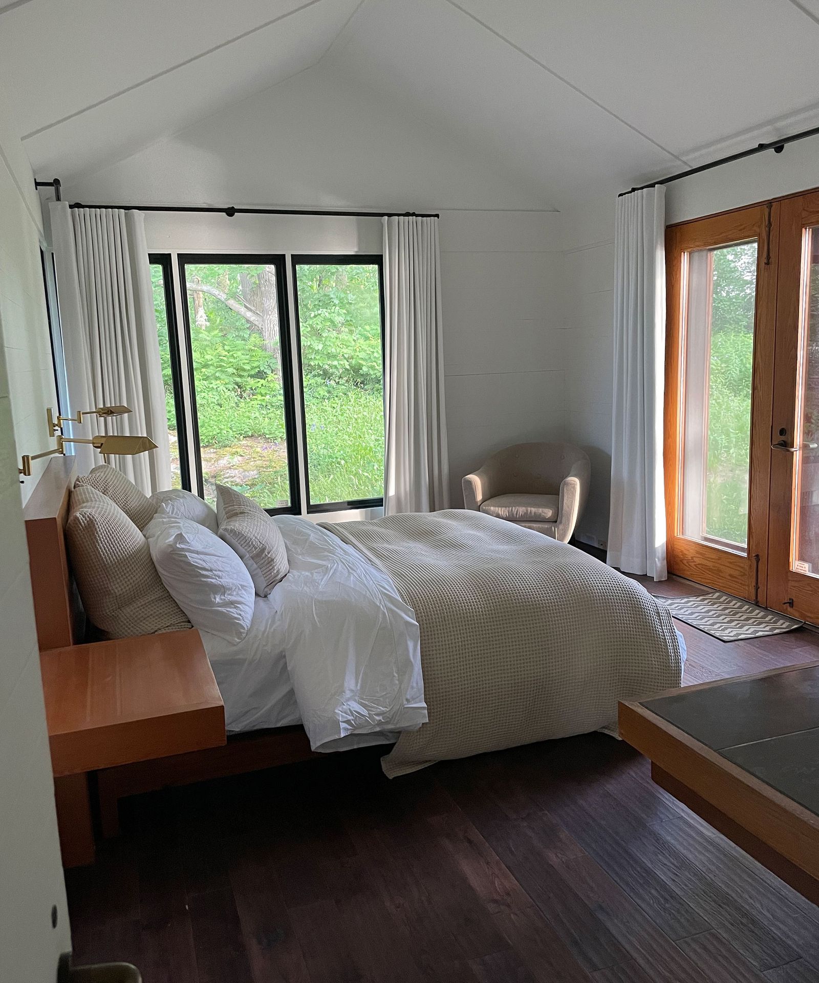 How to fit a chair into a small bedroom — 5 expert ways | Real Homes