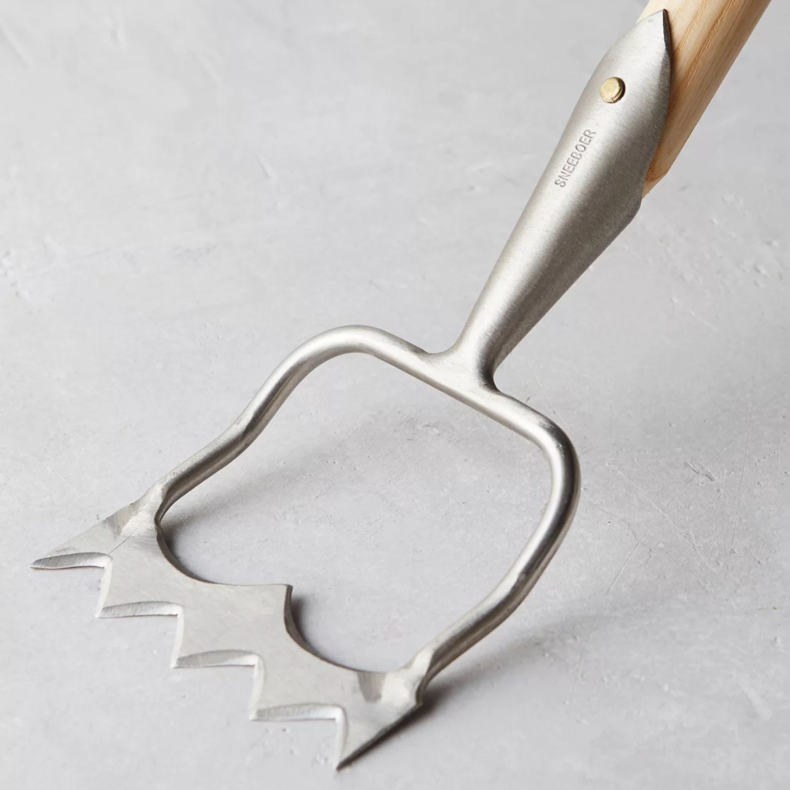 Weeder types explained – pros explore all 10 types of tool | Homes and ...