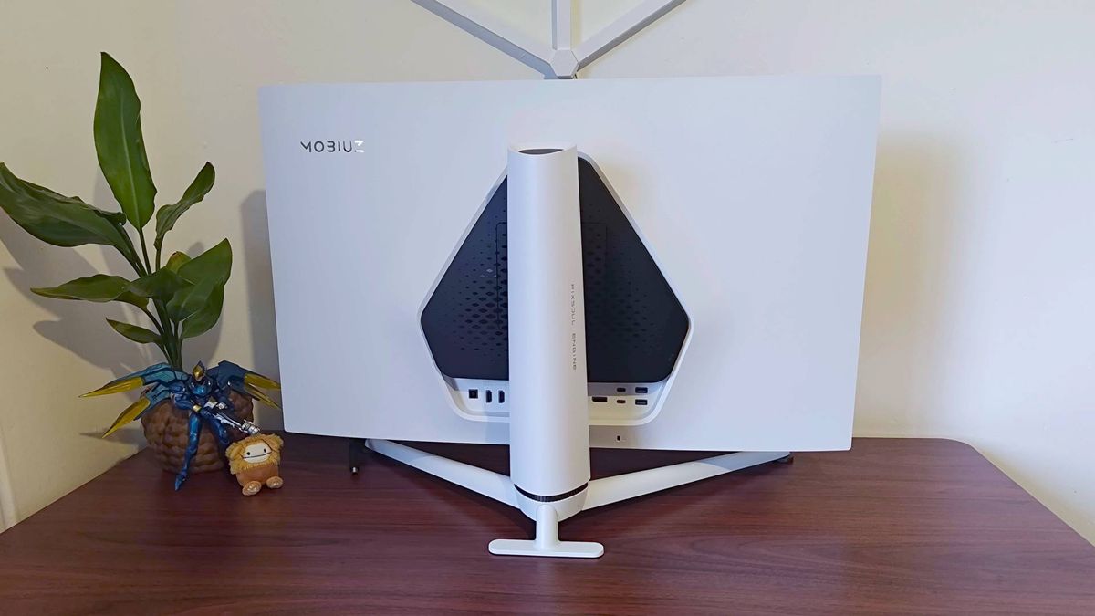 BenQ Mobiuz EX321UX review: “I respect this mean mini LED monitor, but ...