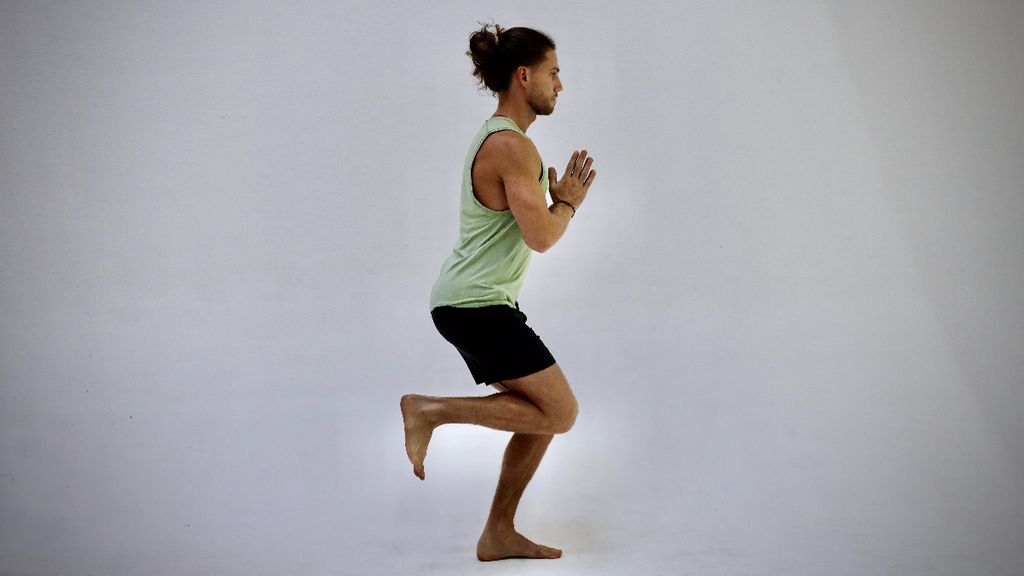 An expert trainer recommends these 10 yoga moves to strengthen your ...