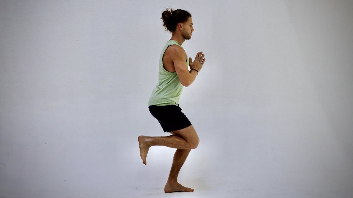 An expert trainer recommends these 10 yoga moves to strengthen your ...