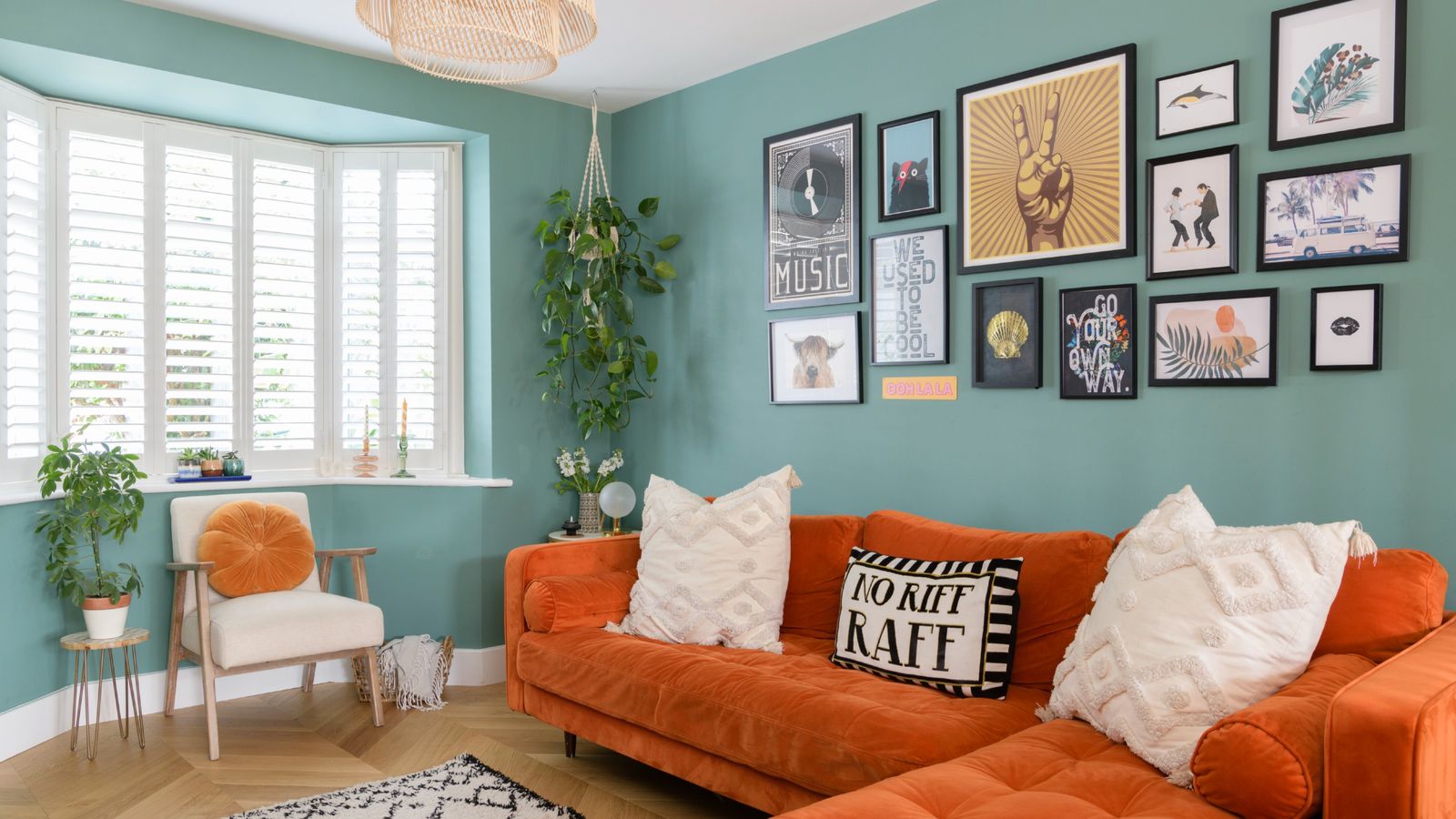 6 experts tricks for decorating small living room walls | Ideal Home
