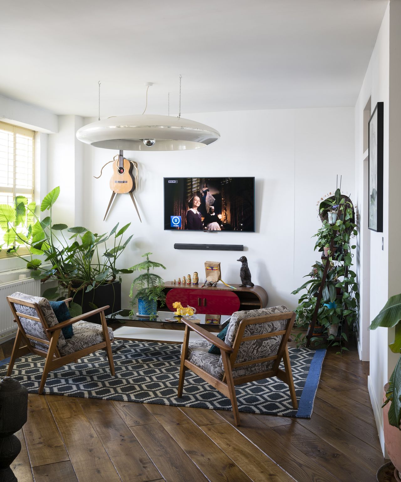 How to mount your TV to a wall | Livingetc