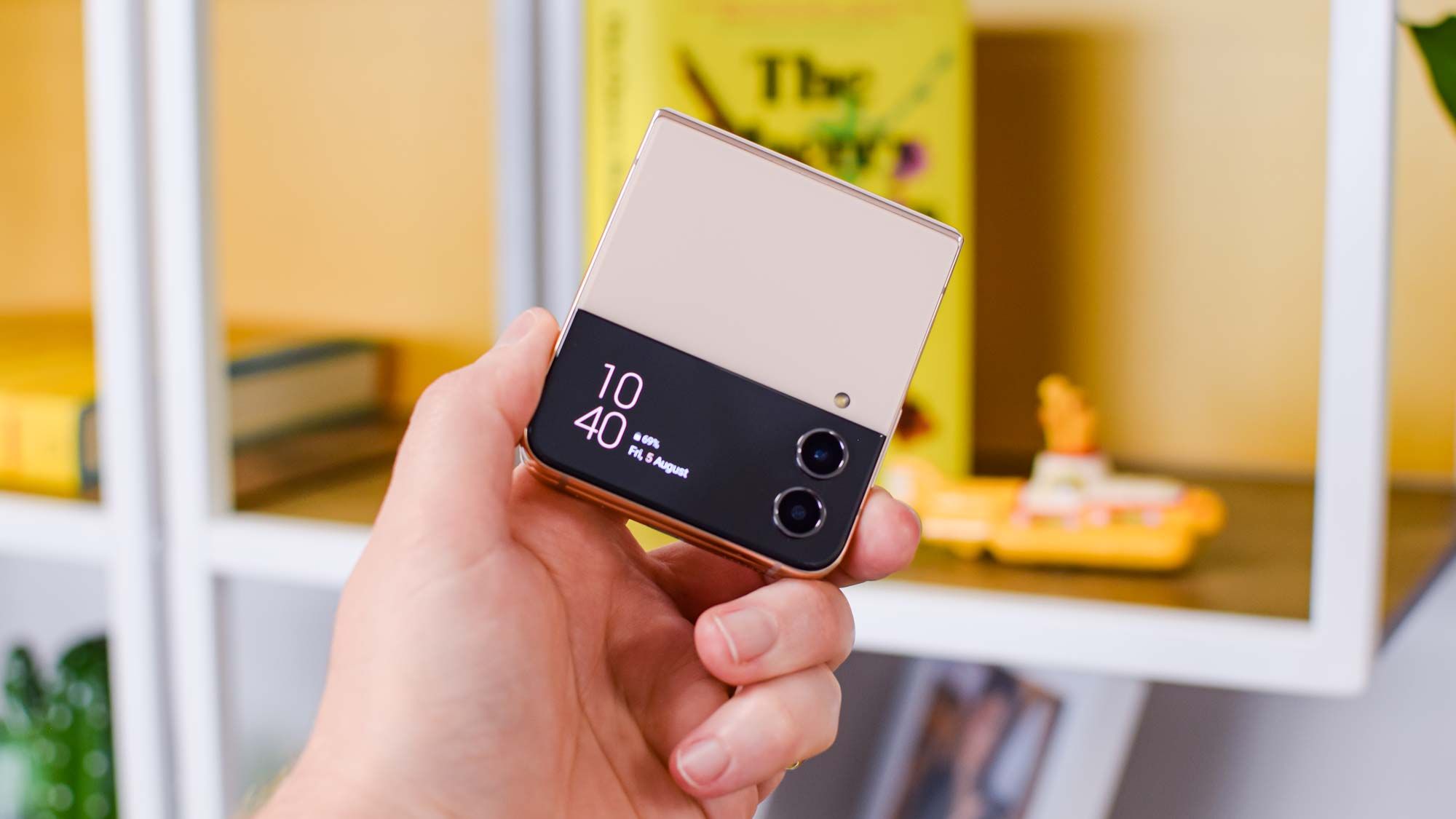 Samsung Galaxy Z Flip 4 just got a killer app for the cover display ...