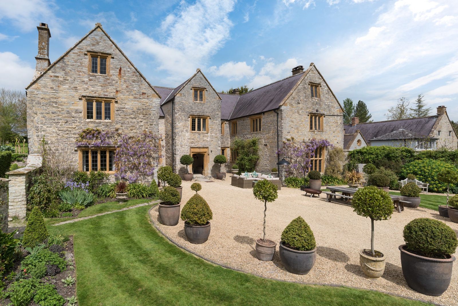 An impeccably restored Elizabethan manor house with touches of ...