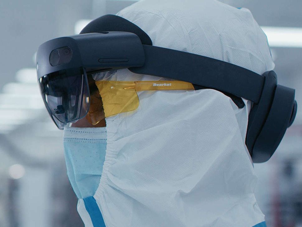 Microsoft's HoloLens 2 Industrial Edition is built for regulated ...