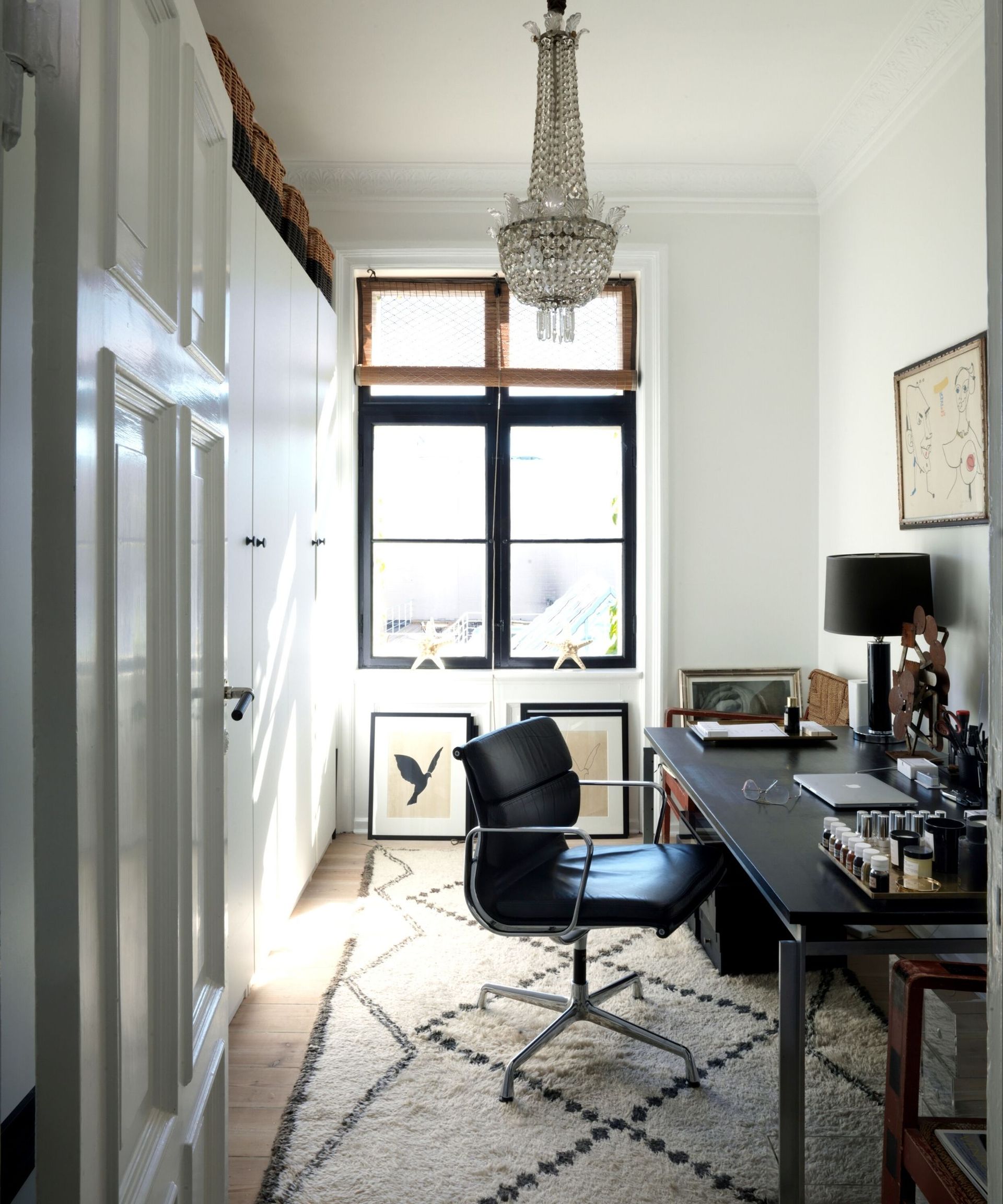 Desk Feng Shui: 4 steps to bring balance to your workspace | Homes and ...