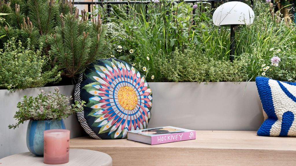 Best plants for a courtyard garden: 8 stunning ideas | Homes and Gardens