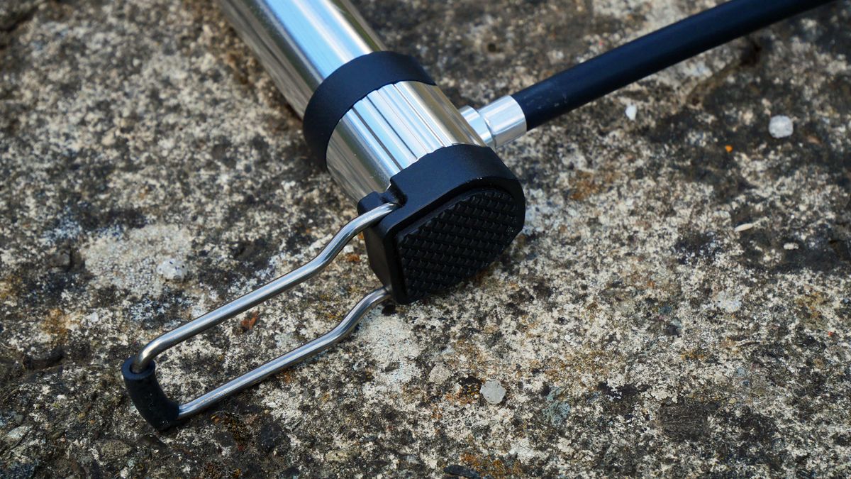 Crankbrothers Klic HV Mini Floor pump review – mini floor pump or XL ...
