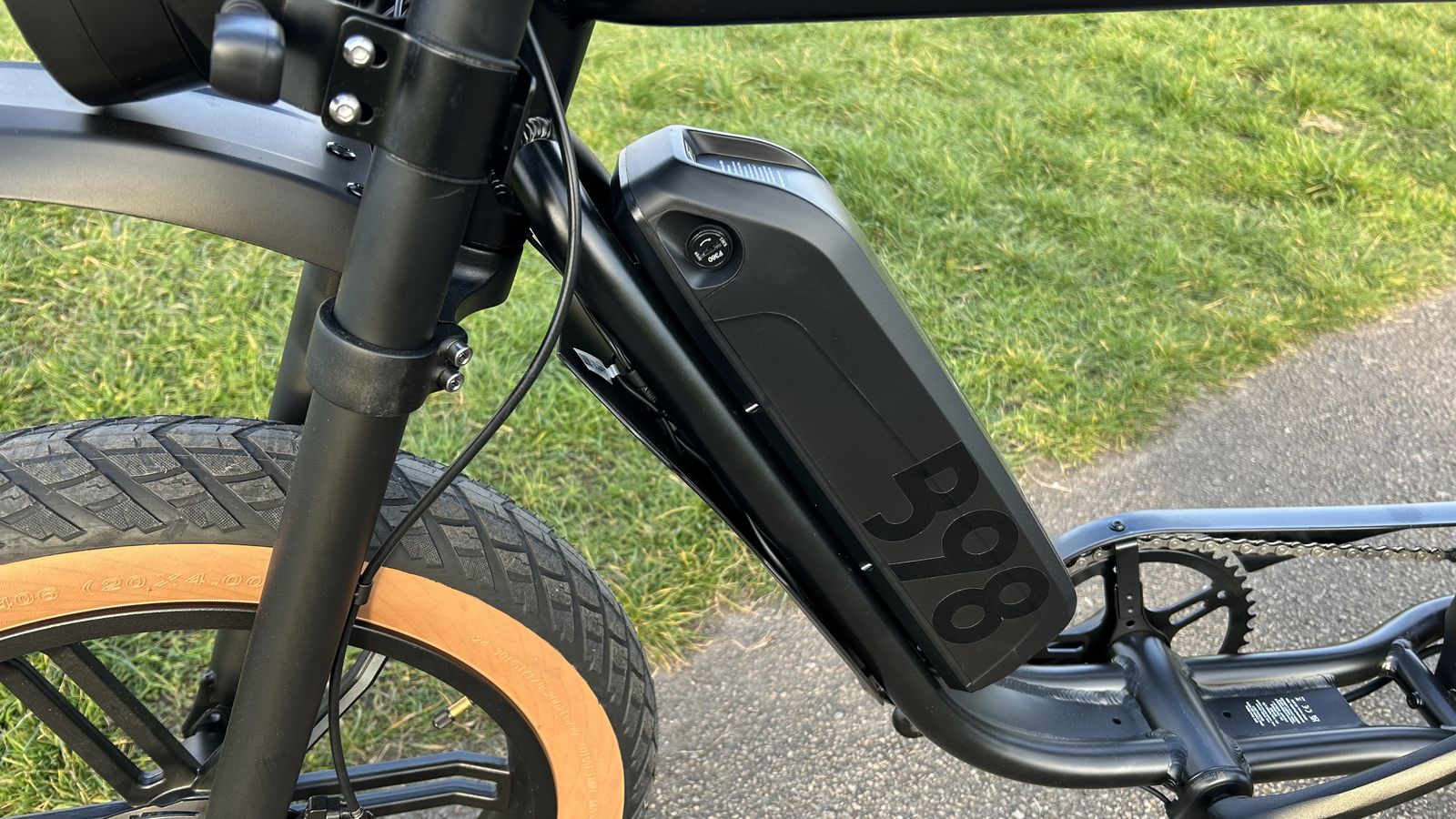 Halfords B98 Electric Hybrid Bike review: big-tyred bruiser with a ...