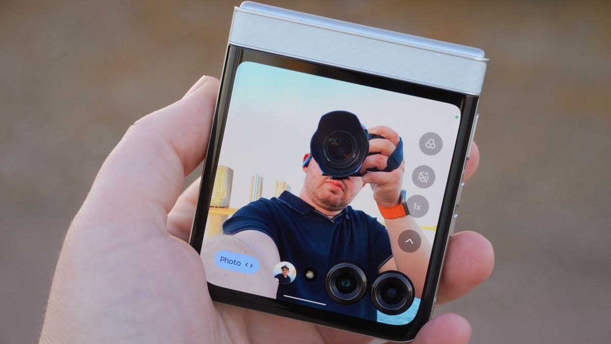 Got an Android flip phone? These are my favorite ways to make the most ...