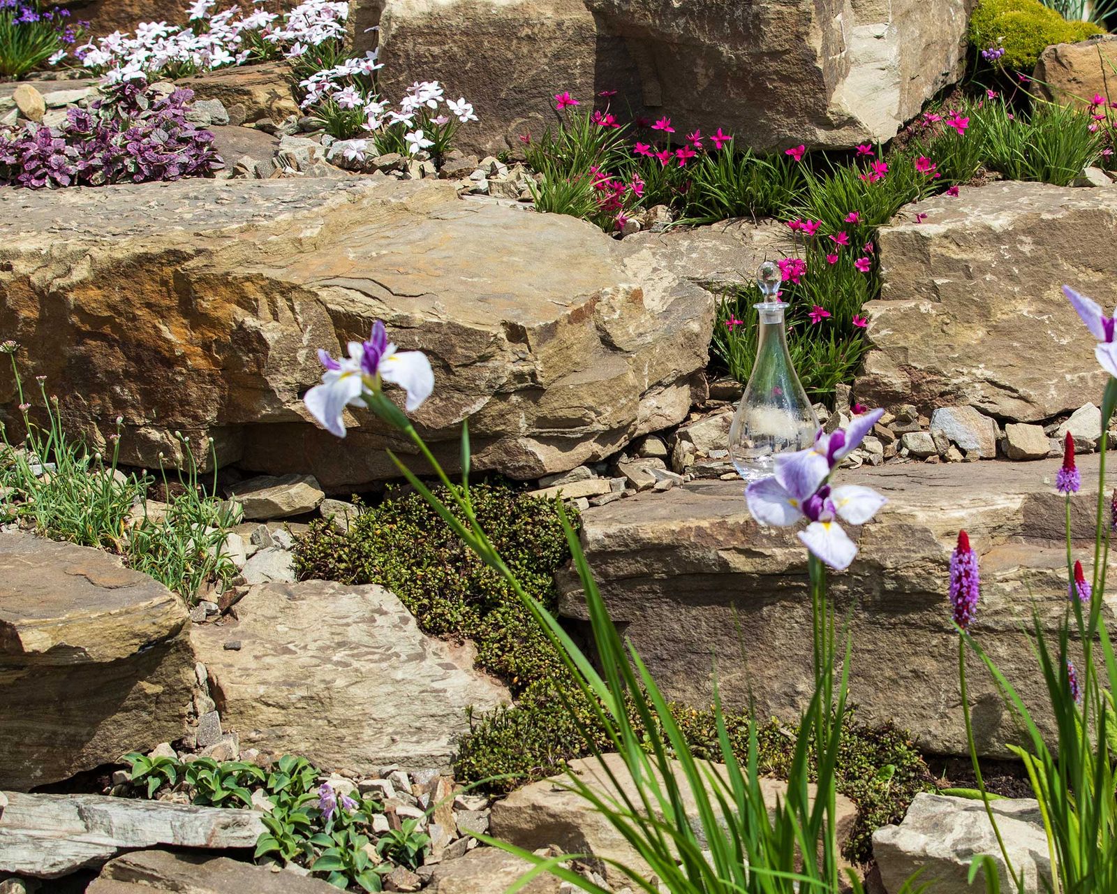 Landscaping ideas with rocks: 11 ways with pebbles, stones and boulders ...