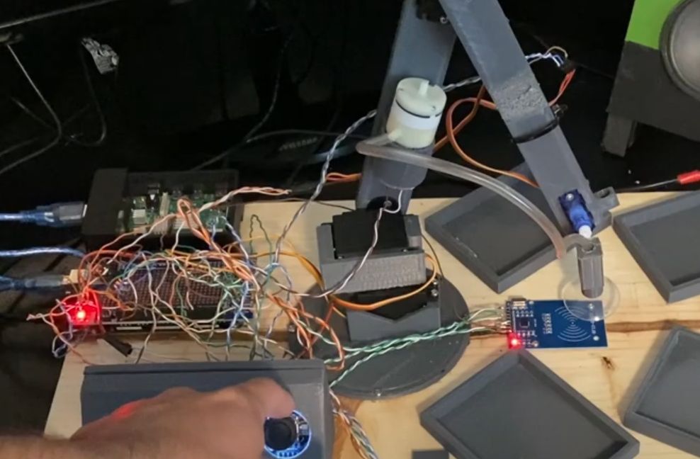 Card-playing robot has Raspberry Pi brain and 3D printed arm | Tom's ...