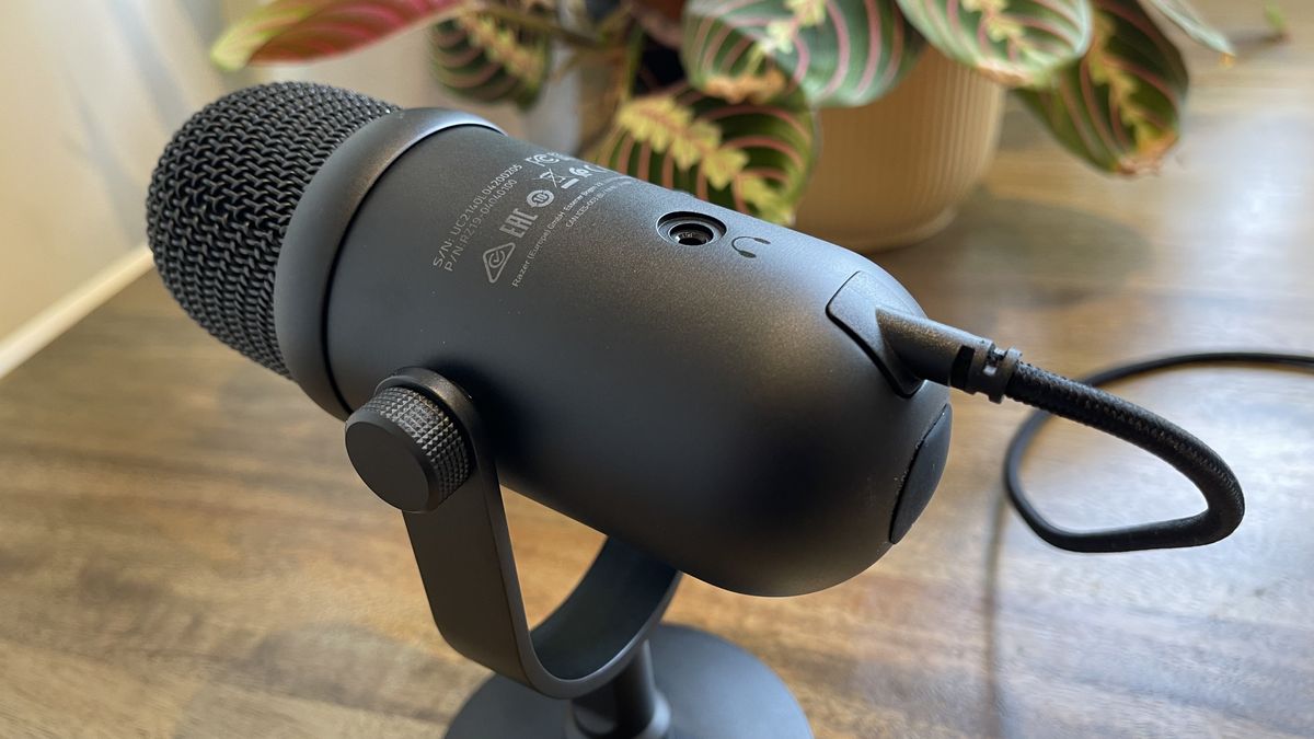 Razer Seiren V2 Pro review: "understated and attractive with great ...