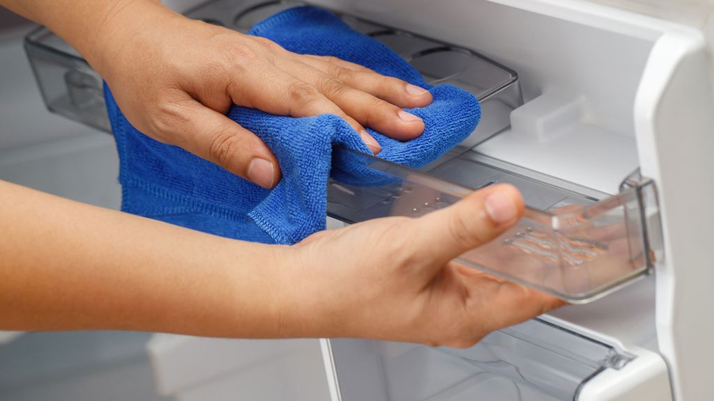 Your smelly refrigerator could make your whole kitchen stink — 9 ways ...