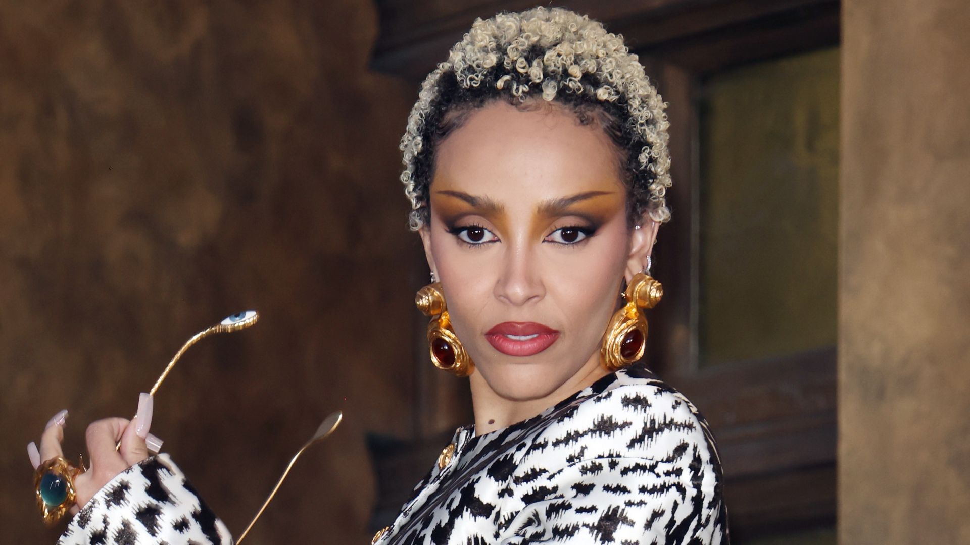 Doja Cat Gives Celine's $3,950 Triomphe Bag the Butter Yellow Treatment ...