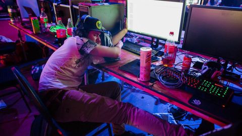 New study shows that Gen Z is spending way less money on videogames ...