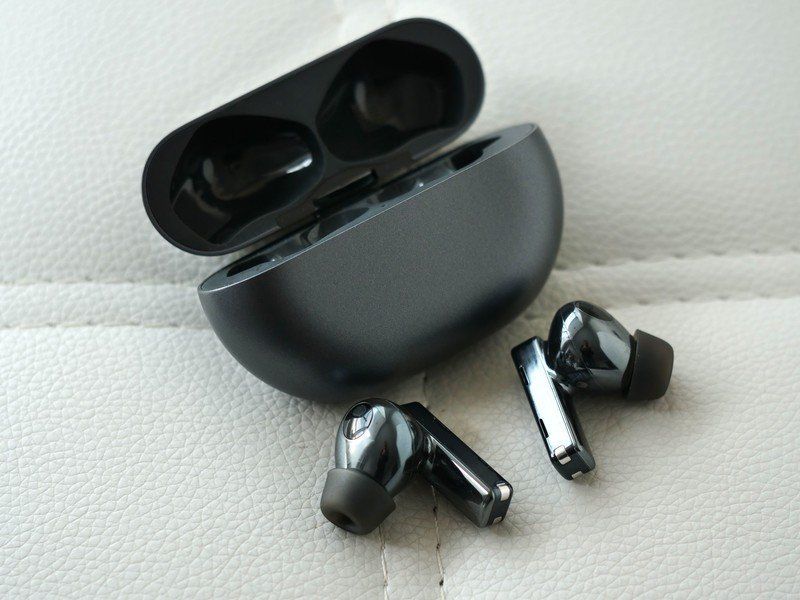 Huawei FreeBuds Pro review: Great sound from an unlikely source ...
