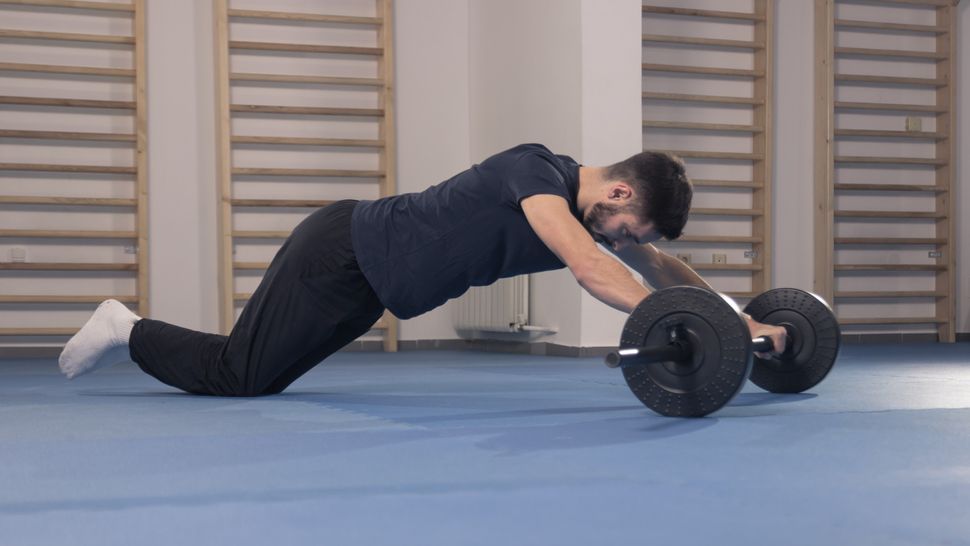 Barbell ab rollouts: How to do them and the benefits for strengthening ...