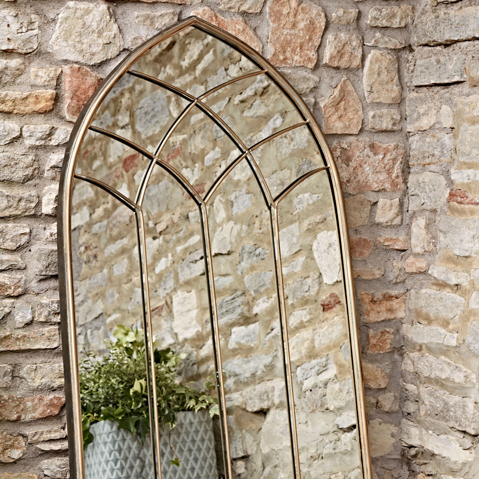 Garden mirror ideas- 15 ways to create the illusion of space outside ...