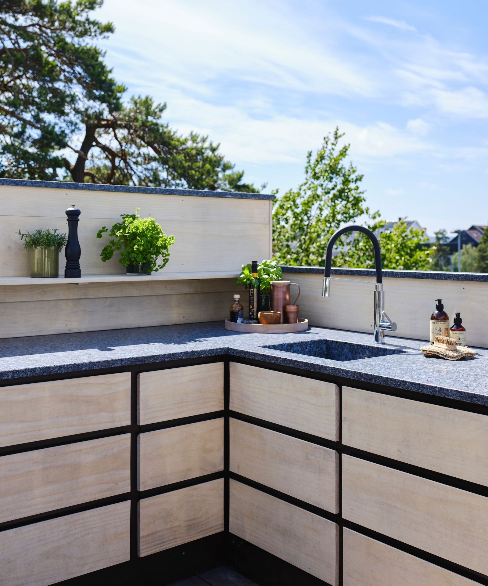 What are the best countertops for an outdoor kitchen? | Homes and Gardens