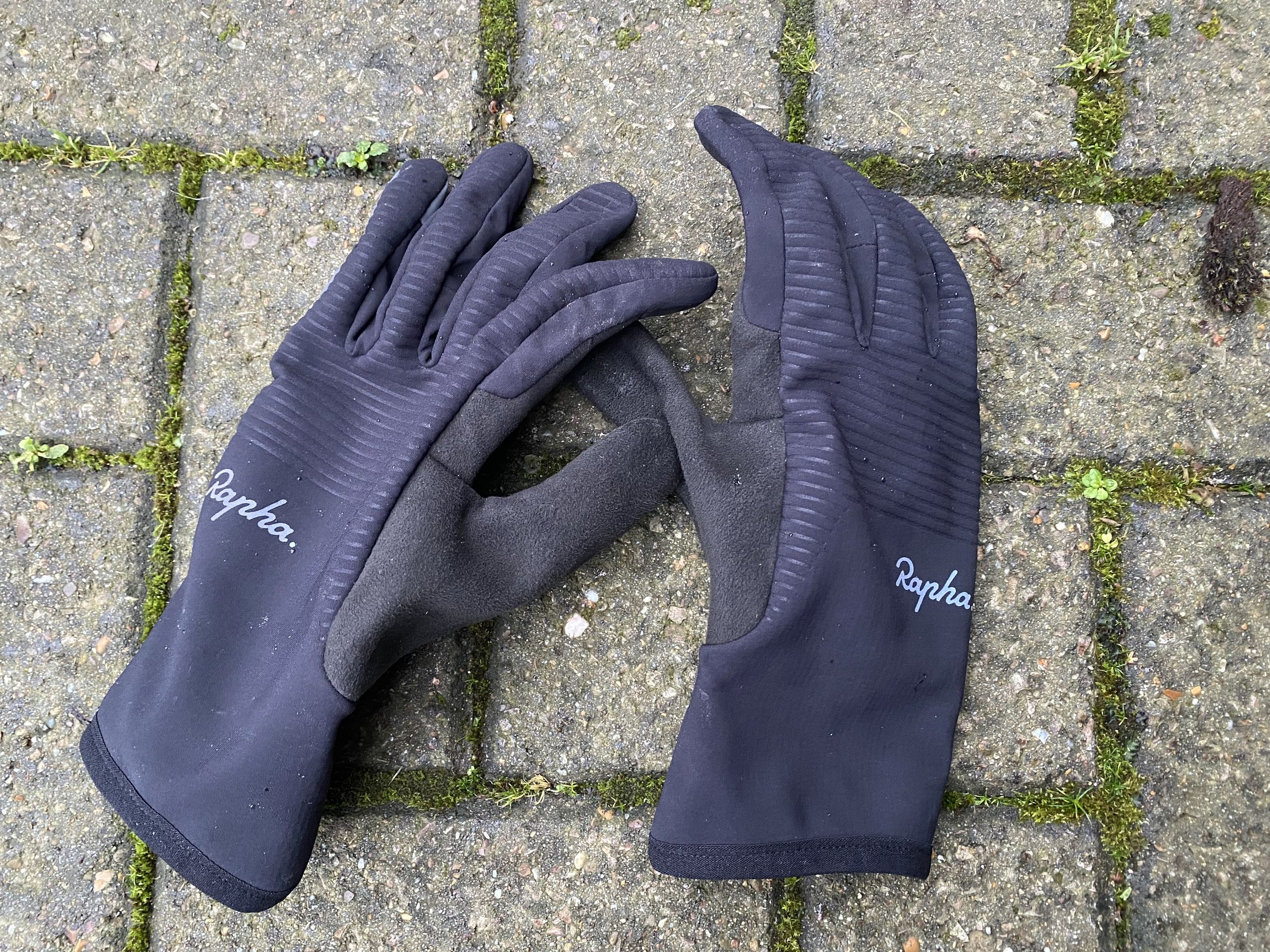 Rapha Pro Team Shadow Gloves review: lightweight and warm, but possibly ...